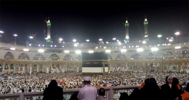 Kabe’de Cuma namazı tavaf alanının dışında kılındı İhlas Haber Ajansı