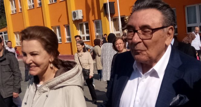 Aydın Doğan ve eşi Selma Işıl Doğan, oyunu kullandı İhlas Haber Ajansı