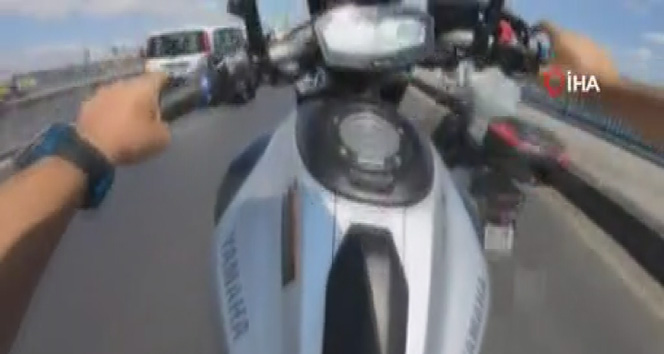 İstanbul’da motosikletli magandanın tek teker terörü kamerada İhlas ... İstanbul’da motosikletli magandanın tek teker terörü kamerada İhlas ...