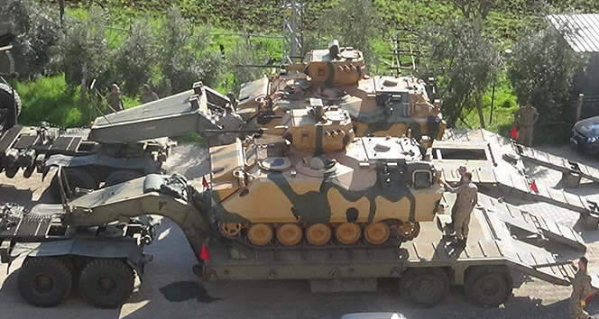 Hatay'dan sınır birliklerine tank sevkiyatı sürüyor İhlas Haber Ajansı