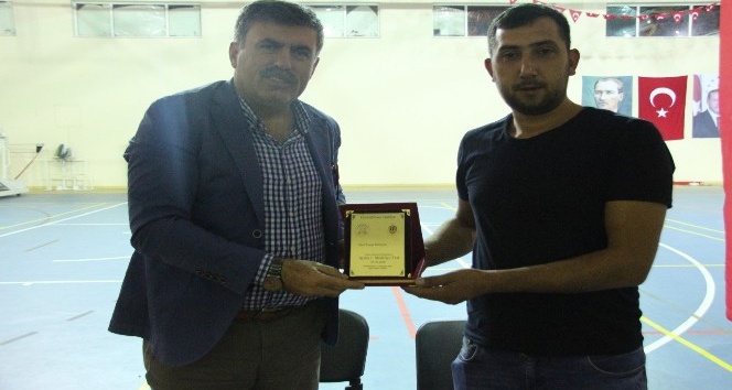 Modifiye Center üyelerinden Başkan Cankul’a plaket İhlas Haber Ajansı