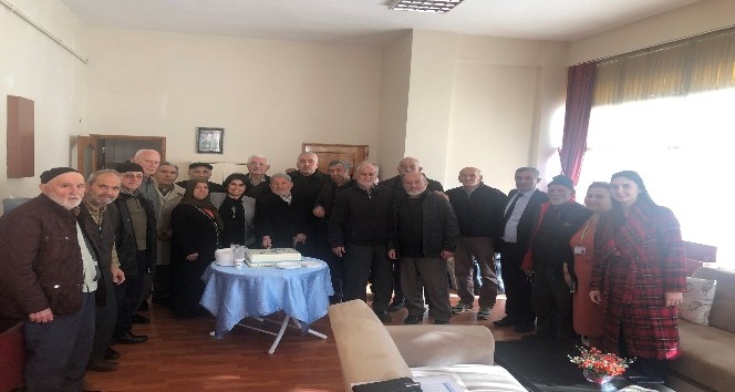 ?zmit’in emeklilerine do?um g?n? kutlamas? İhlas Haber Ajansı