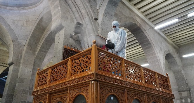 Dezenfekte edilen camiler ibadete hazır İhlas Haber Ajansı