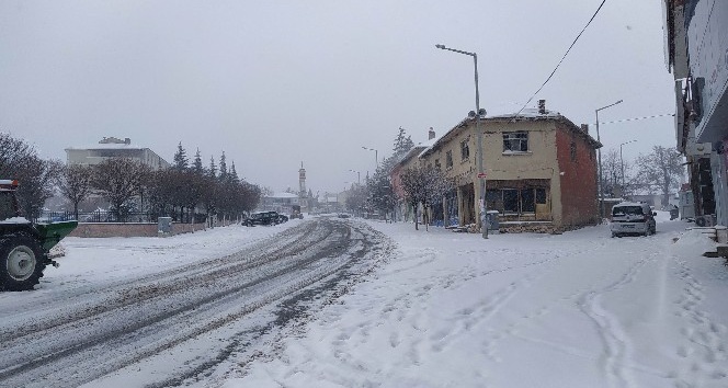 Yunak’ta kar yağışı etkili oldu İhlas Haber Ajansı