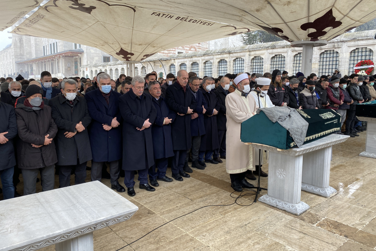 Bakan Kasapoğlu’nun amcası İbrahim Kasapoğlu son yolculuğuna uğurlandı ...