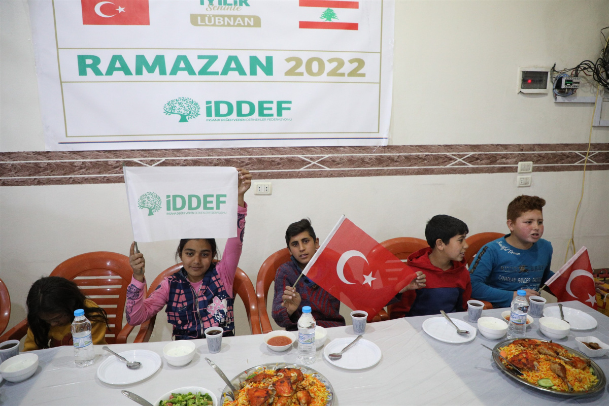 Mülteci kampındaki yetim kız hayaline kavuştu İhlas Haber Ajansı