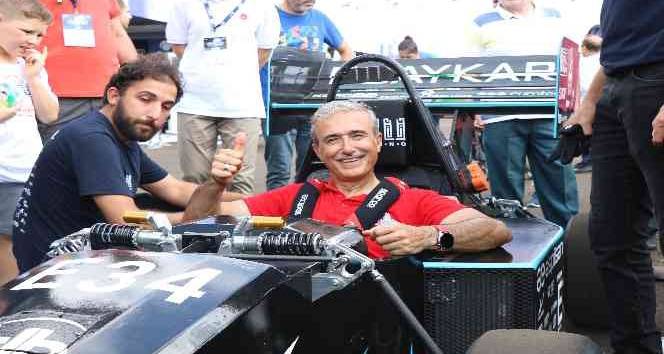 Savunma Sanayi Başkanı İsmail Demir, F1 aracından gözdağı verdi İhlas ...