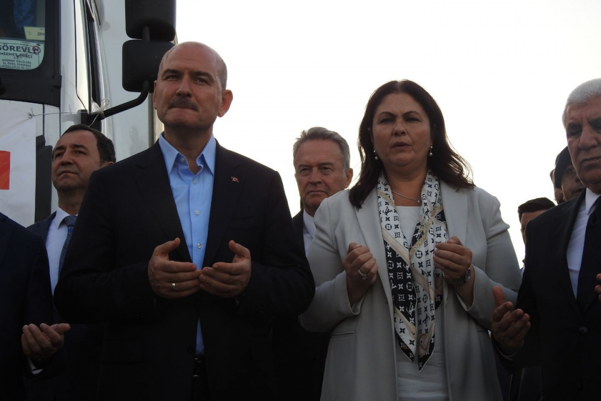 İçişleri Bakanı Soylu, Pakistan'a giden yardım tırını uğurladı İhlas ...