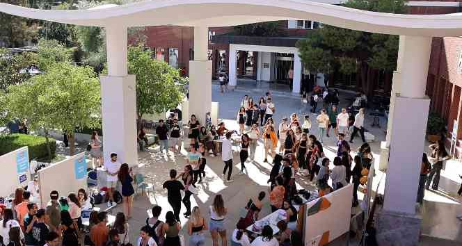 İEÜ’de ilk gün heyecanı İhlas Haber Ajansı