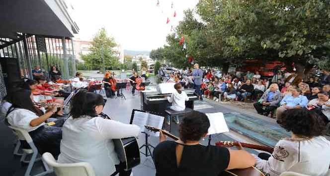 Selçuk’un minik yeteneklerinden cumhuriyet konseri İhlas Haber Ajansı