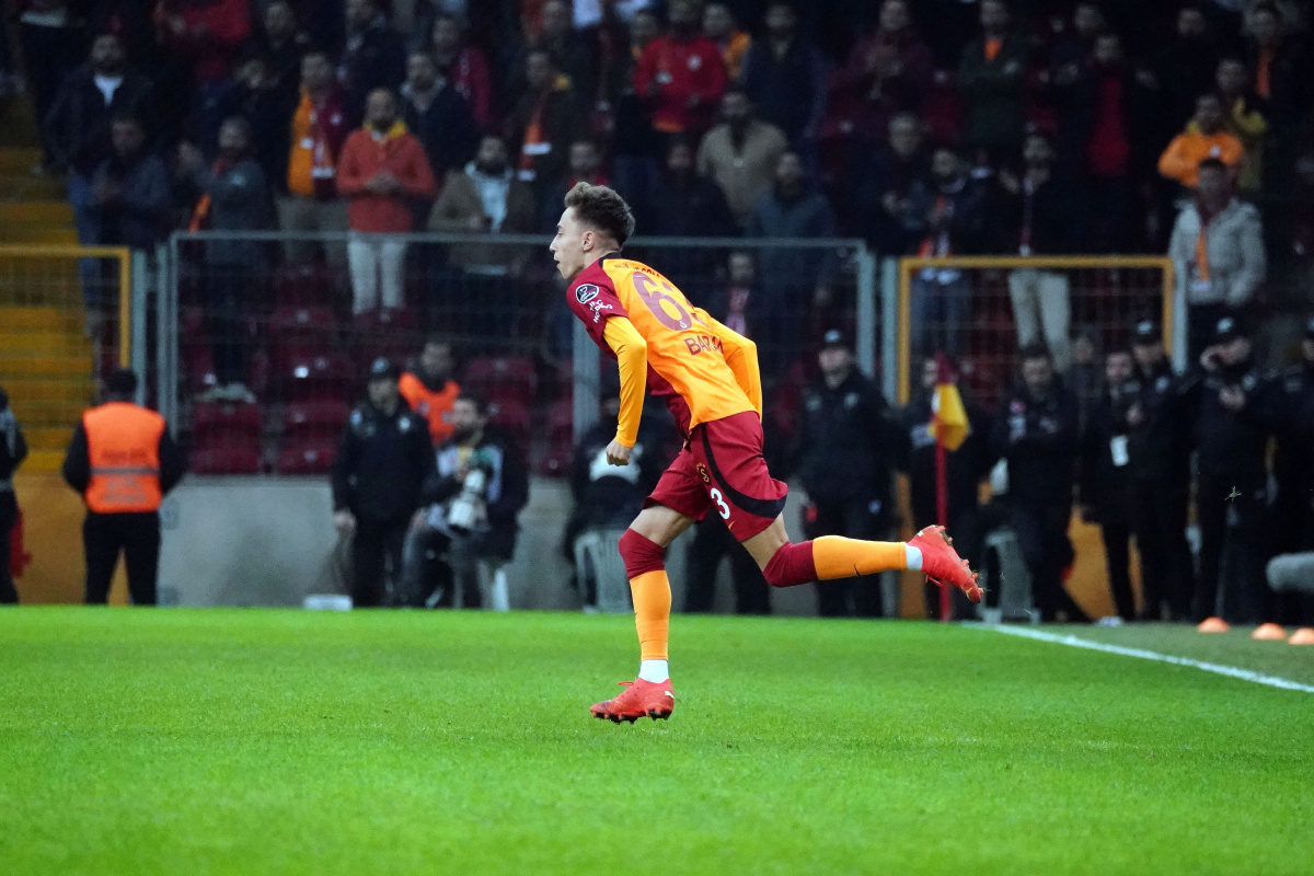 Özgür Baran Aksaka ilk lig maçına çıktı İhlas Haber Ajansı