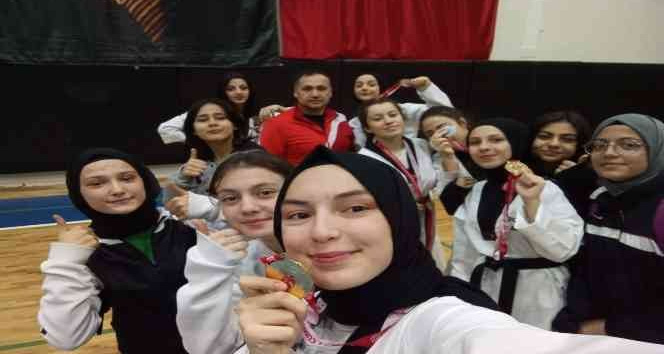 Suluovalı tekvandocular madalyaları topladı İhlas Haber Ajansı