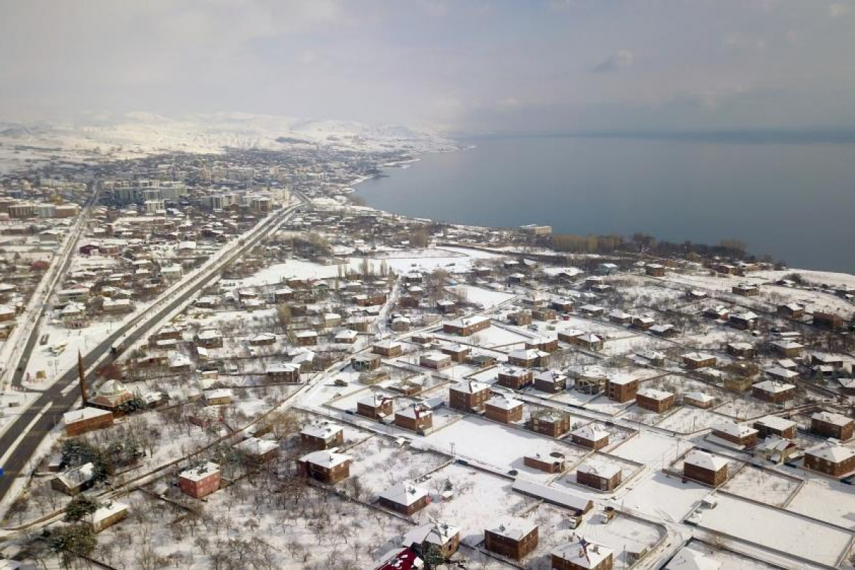 'Sakin şehir' Ahlat’ın tarihi mekanlarından kartpostallık kar ...