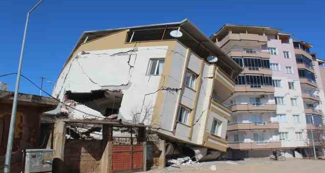 Depremin şaşırtan karesi İhlas Haber Ajansı