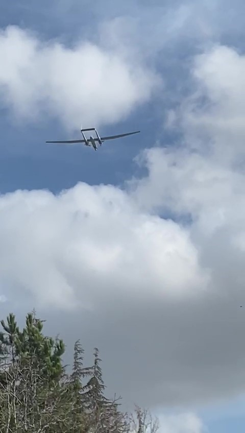 Yerli motor TEI-PD170 ile havalanan AKSUNGUR İHA’dan alçaktan gösteri ...