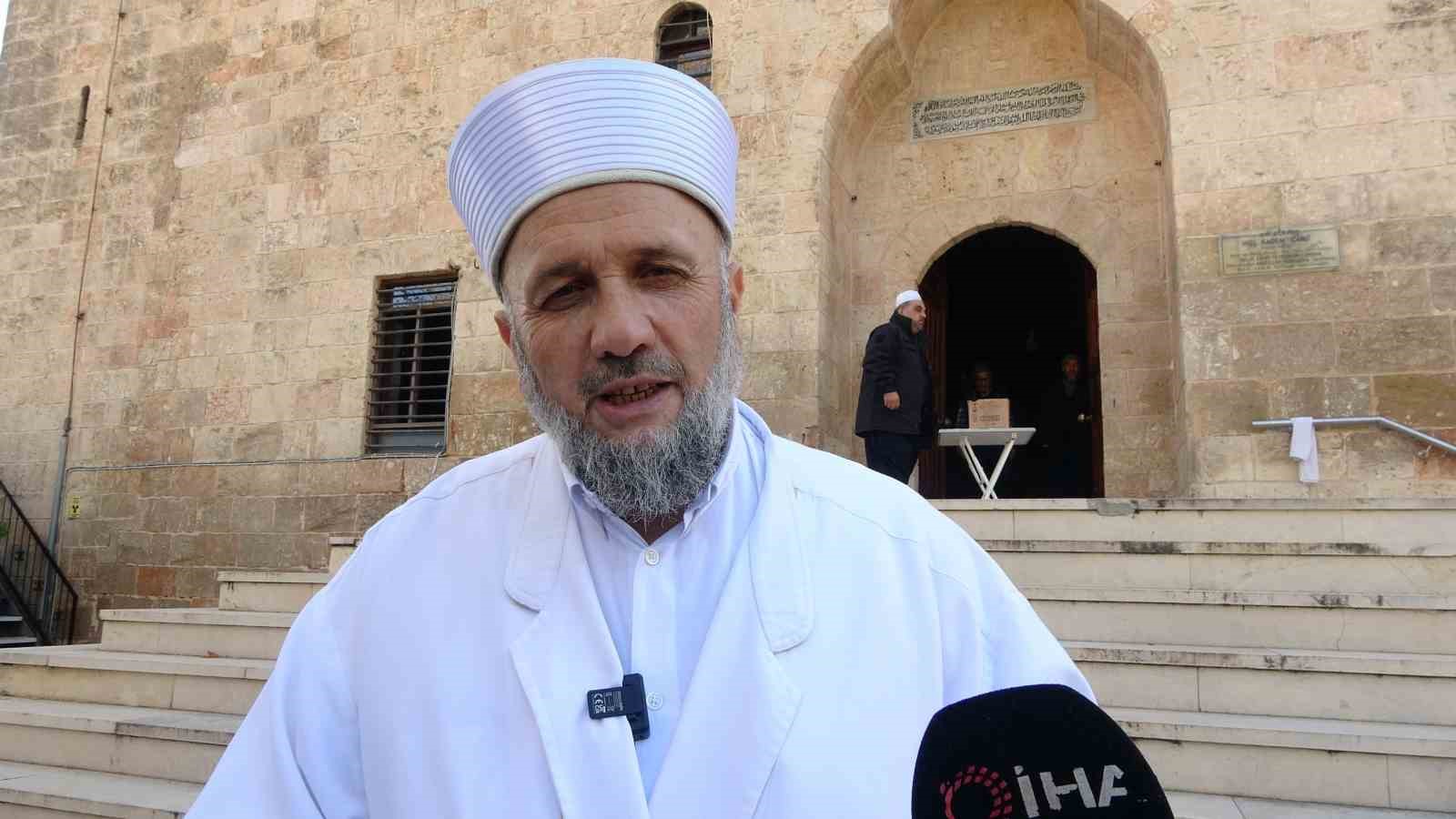 Tarihi caminin imamı son hutbesinde duygu dolu anlar yaşadı İhlas Haber ...