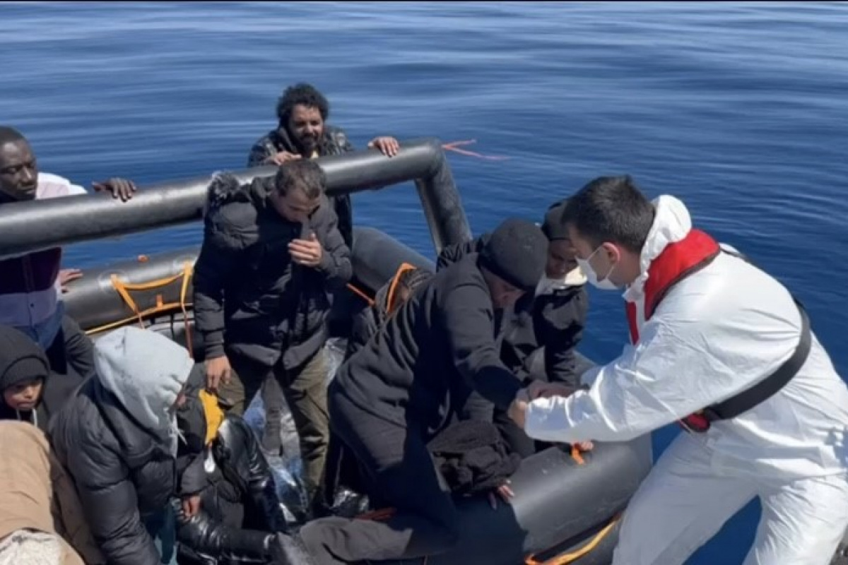 Yunan unsurlarınca ölüme terk edilen 18 kaçak göçmen kurtarıldı İhlas ...