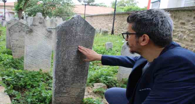 Aydın’da 212 yıl önce dikilen mezar taşı, 250 yıllık külliyenin ...