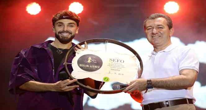 Sefo’dan Bergama’da muhteşem konser İhlas Haber Ajansı