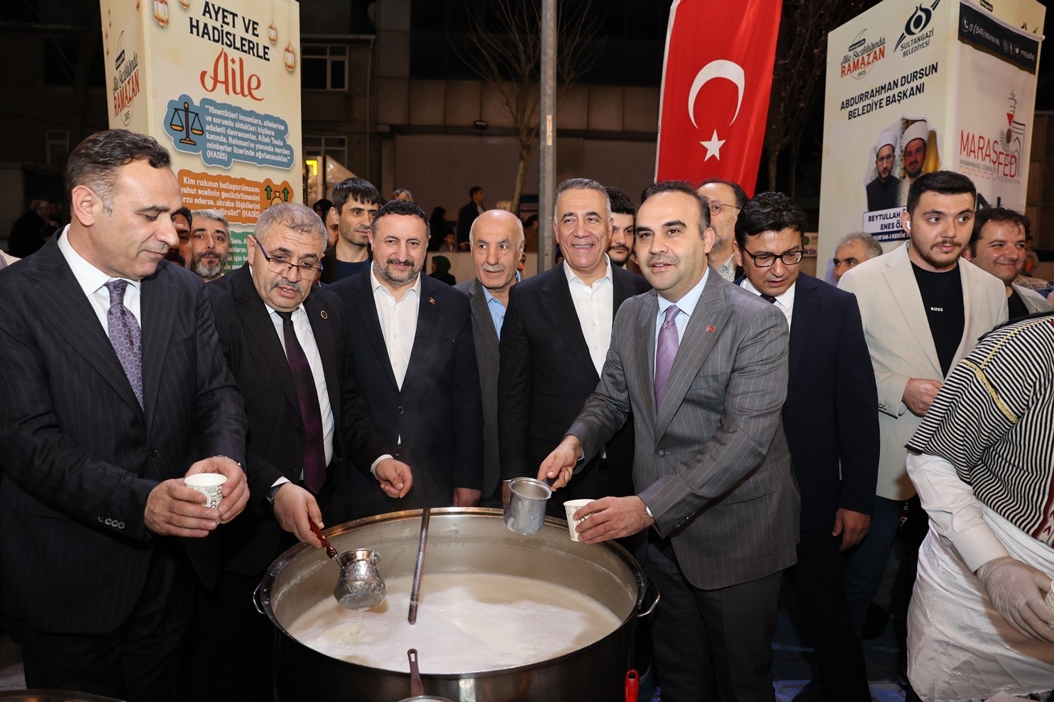 Bakan Kacır, Sultangazi Belediyesi Ramazan çadırını ziyaret etti İhlas ...