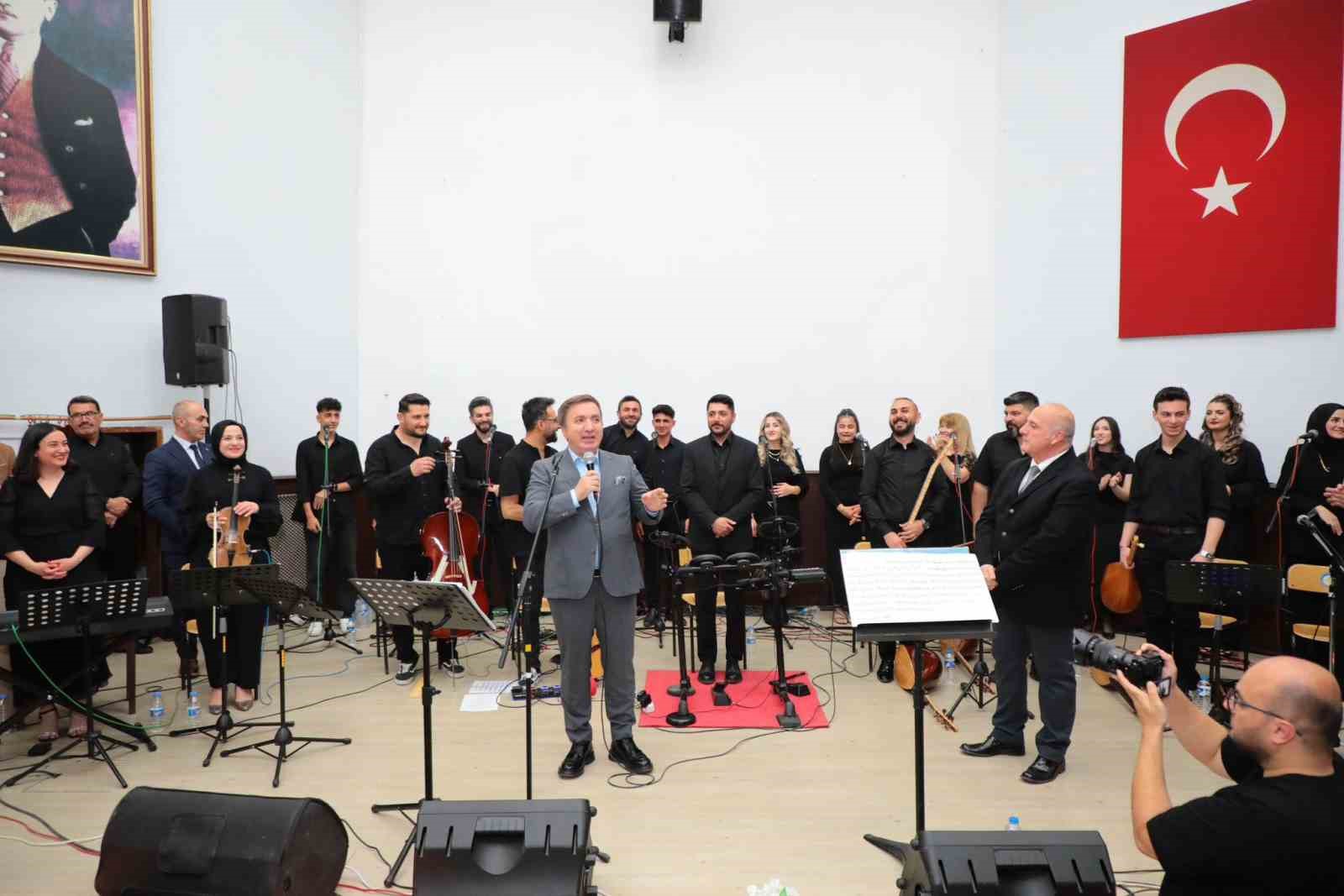 Halk müziği sanatçısı Ali Ekber Çiçek anıldı İhlas Haber Ajansı