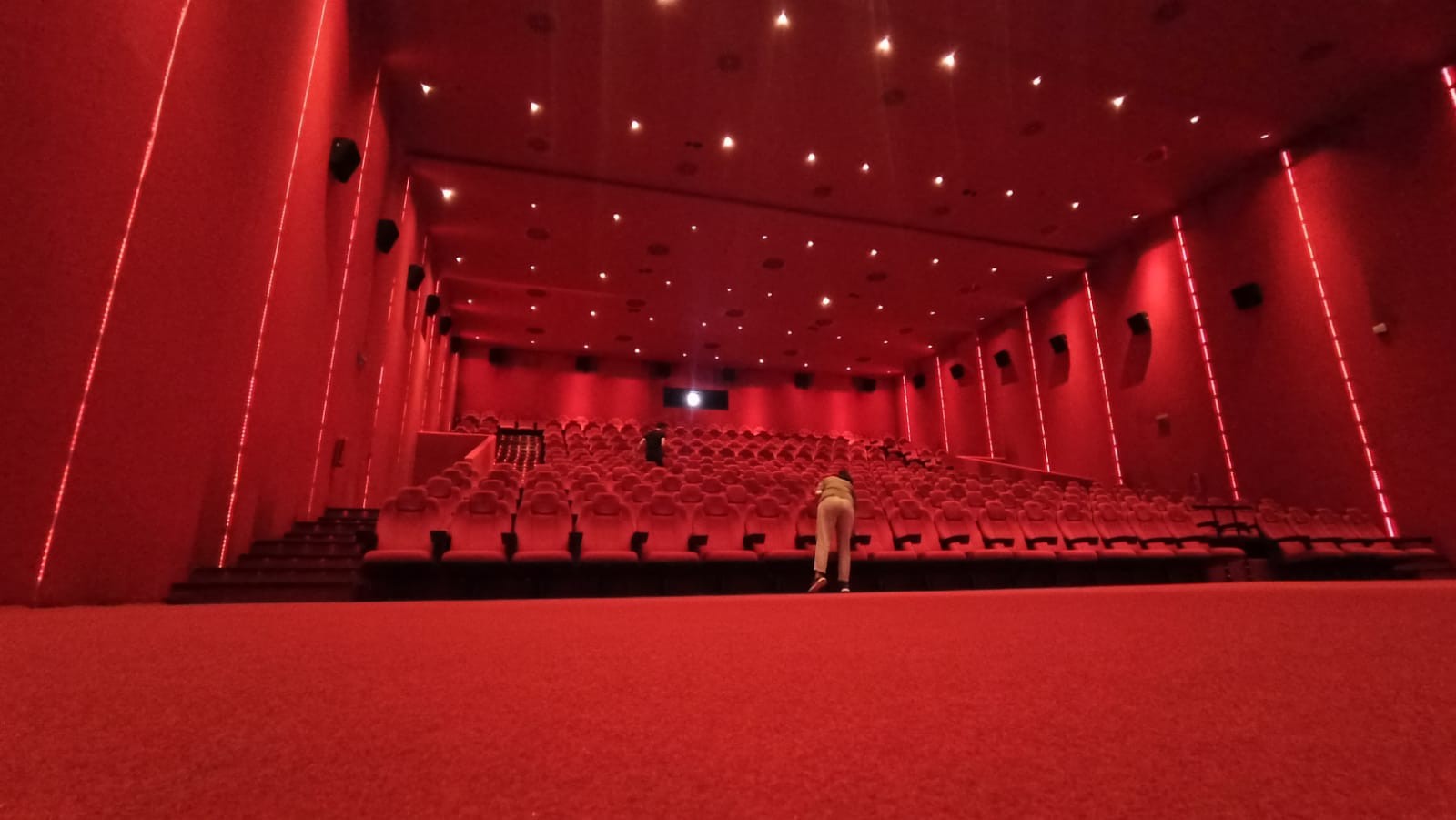 Sinema salonlarında hummalı hazırlıklar devam ediyor