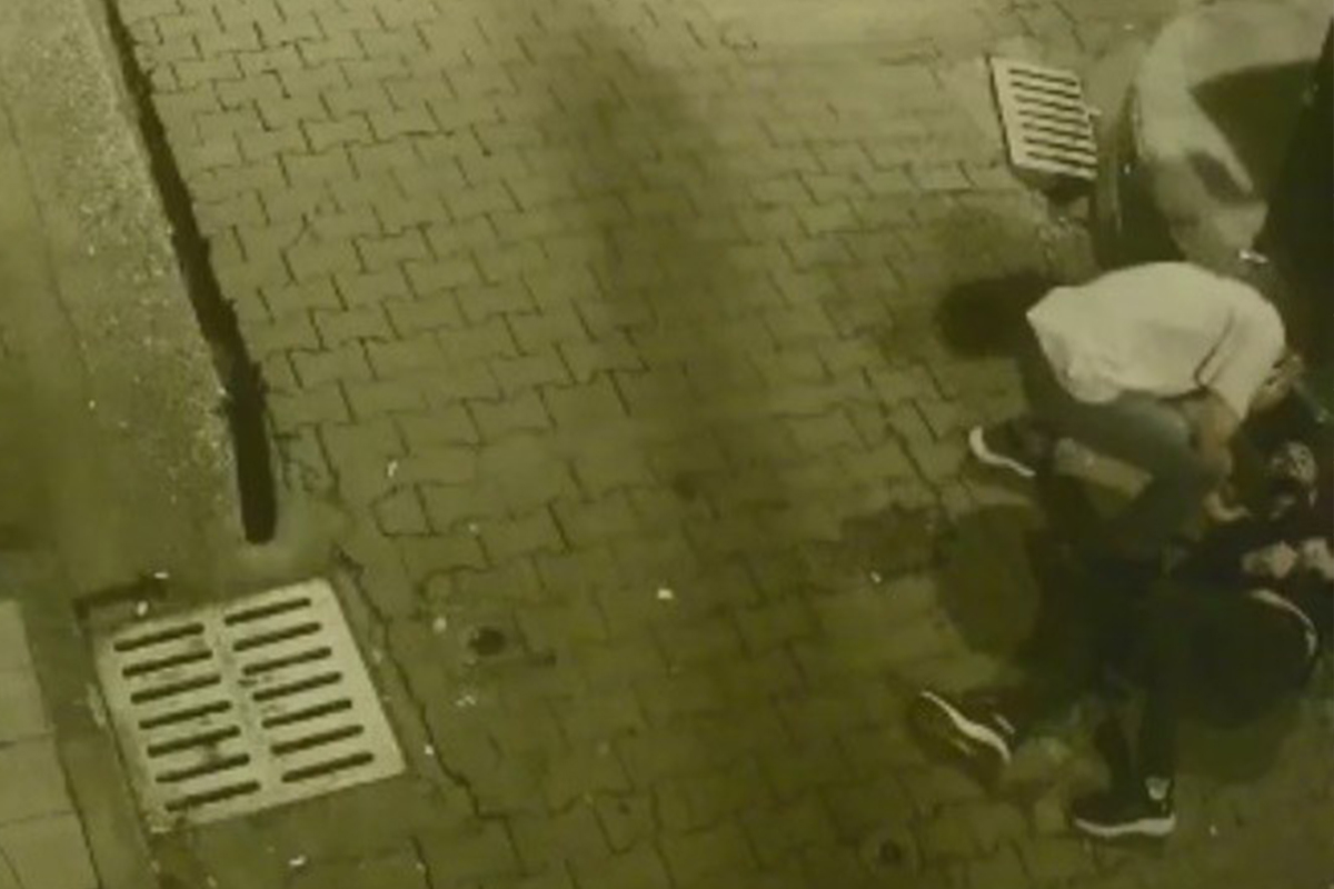 Sokak ortasındaki dehşet saniye saniye kamerada Sokak ortasındaki dehşet saniye saniye kamerada
