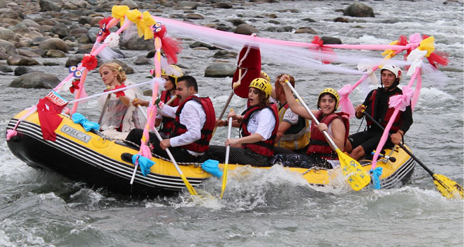 Rize'de 'rafting'li düğün İhlas Haber Ajansı